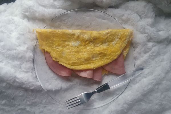 How To Fold Eggs into an Omelette - DIY