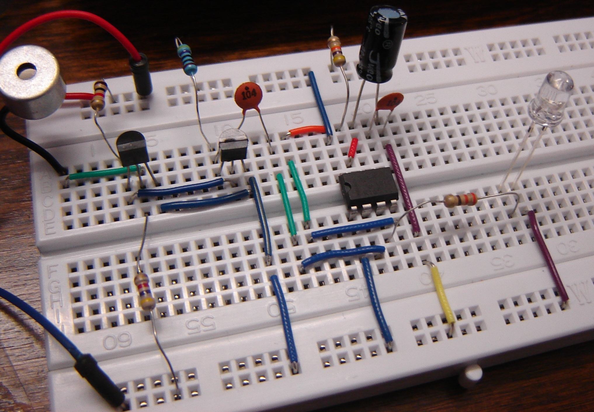 How To Build a 555 Timer Circuit - DIY